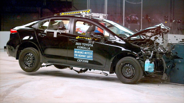 Toyota Corolla 2023 Crash Test - Новое в авто мире